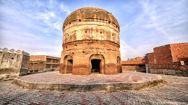 Tomb of Prince Pervaiz – Naqoosh-e-Javidan