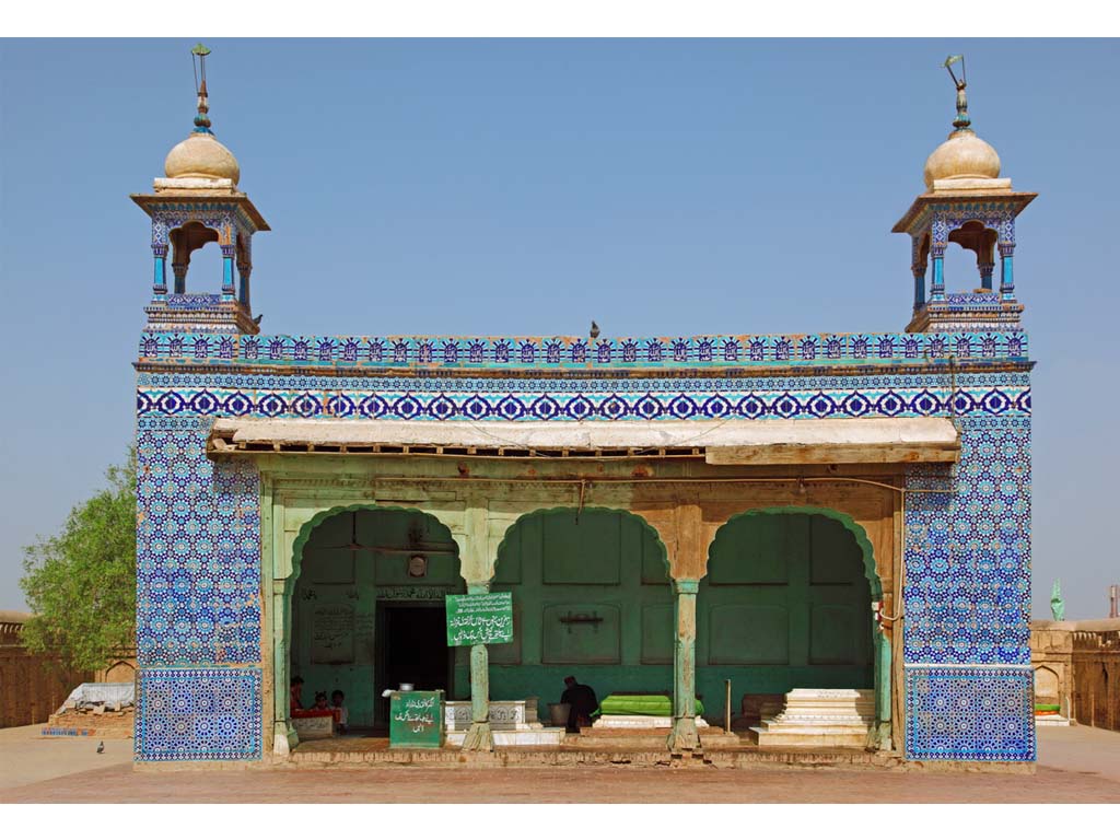 Tomb of Bibi Pak Daman – Naqoosh-e-Javidan
