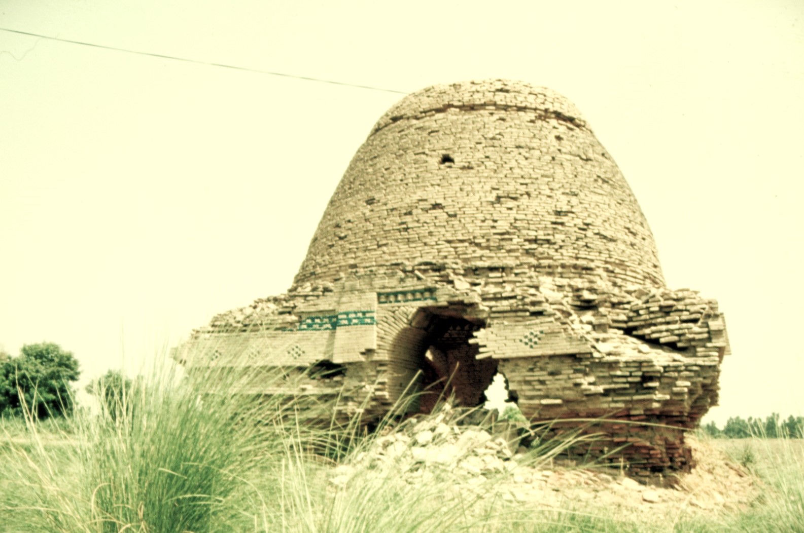 Unknown tomb at Thatta Gurmani – Naqoosh-e-Javidan